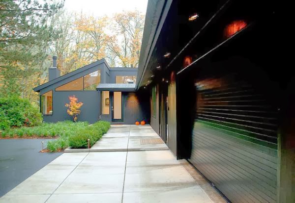 Designing Home: 15 Black House Facades – Mysterious & Dark But Also ...