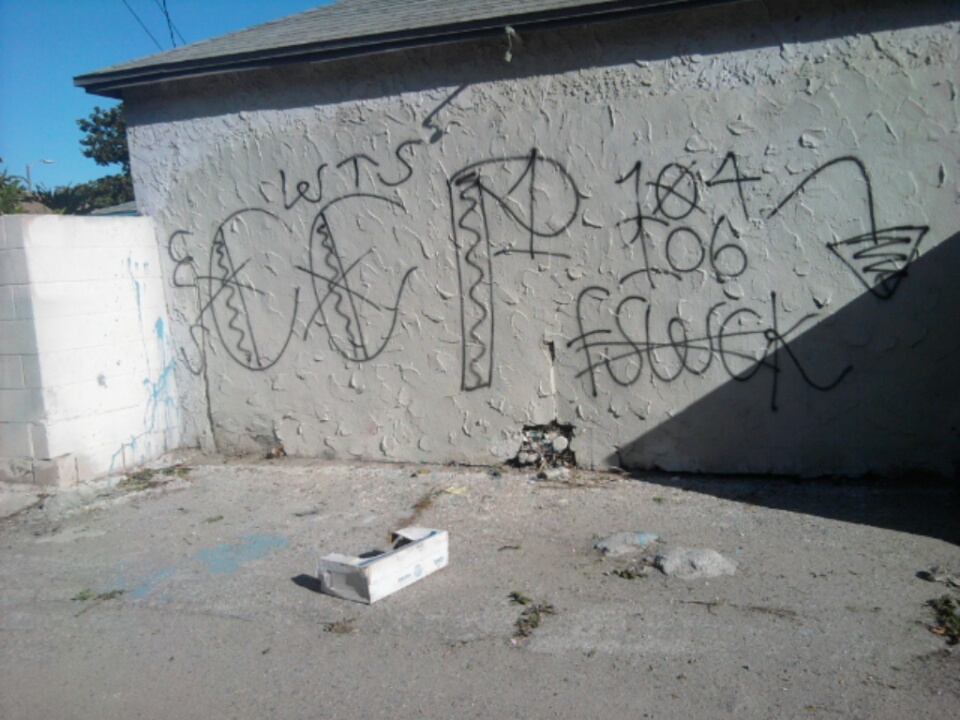 blood piru brims gangs graffiti: Circle city piru ( watts )