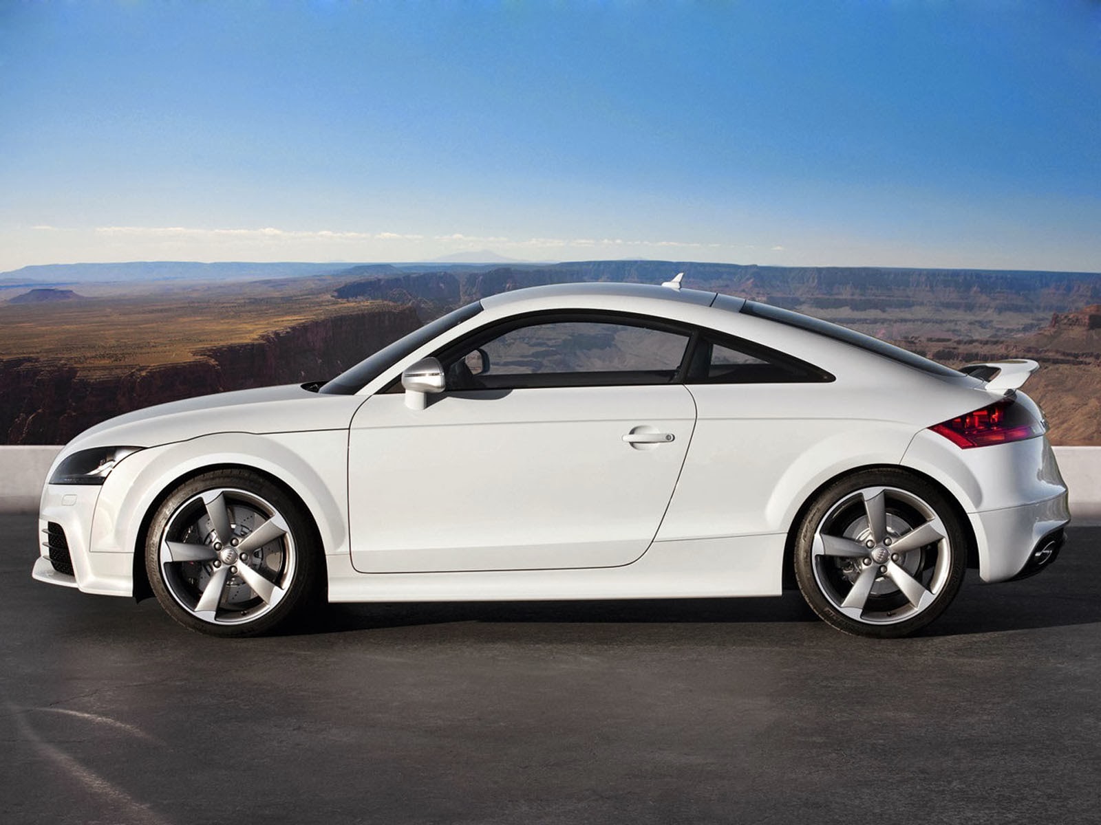 neon wallpaper: Audi TT RS Wallpapers