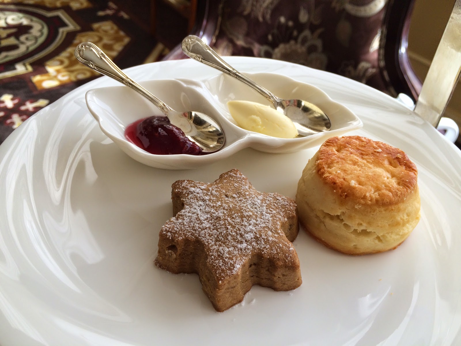 Anna And Elsa's Frozen Fantasy Afternoon Tea At Dreamers Lounge ...