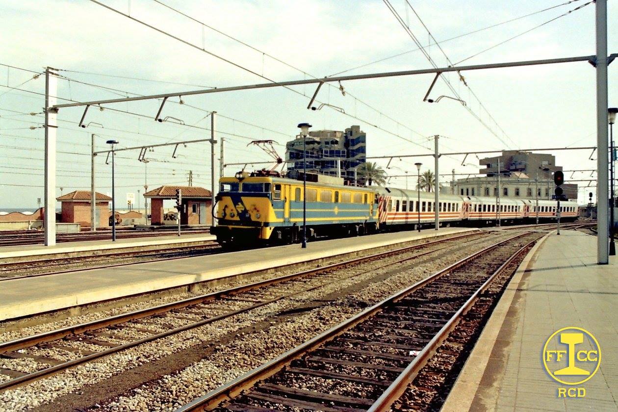 Transportesdeuskadi: De La Renfe a Renfe Operadora.- 75 años de la Red ...