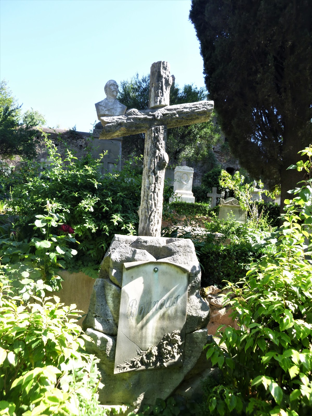 Detritus of Empire: Tree Shaped Tombstones at the Protestant Cemetery, Rome