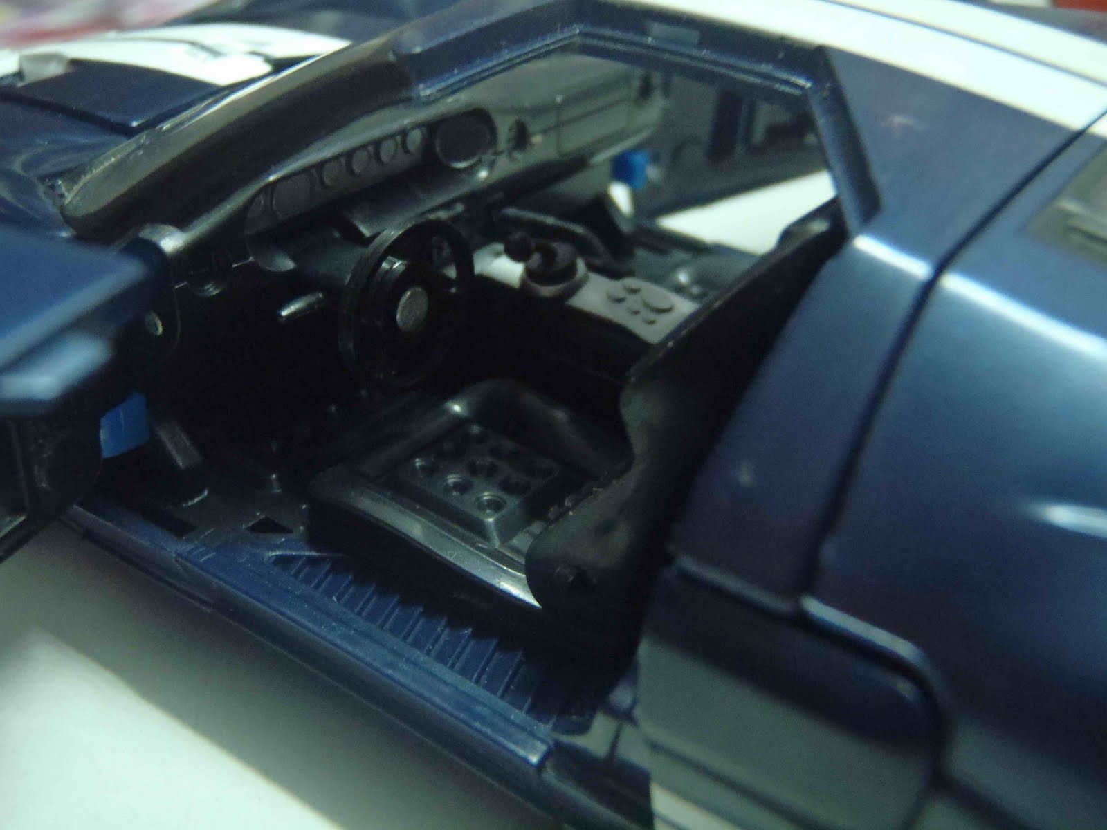 New Planet Cybertron: Transformers Review –Mirage (Alternators)