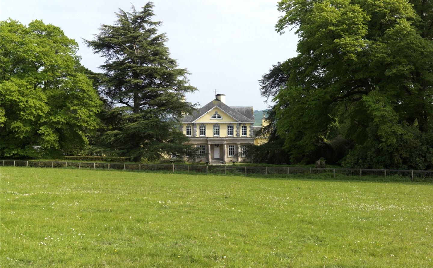 The Designer's Muse: Manor of the Month, Ffynone