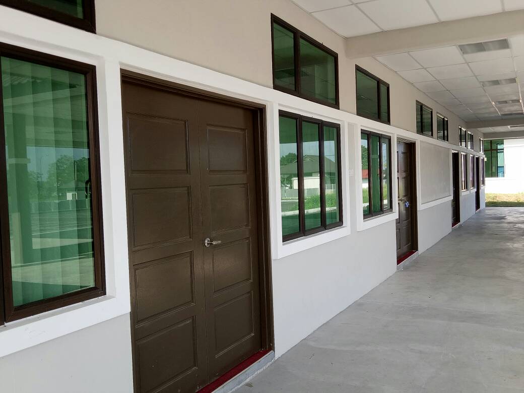 KEMUDAHAN DEWAN TERTUTUP