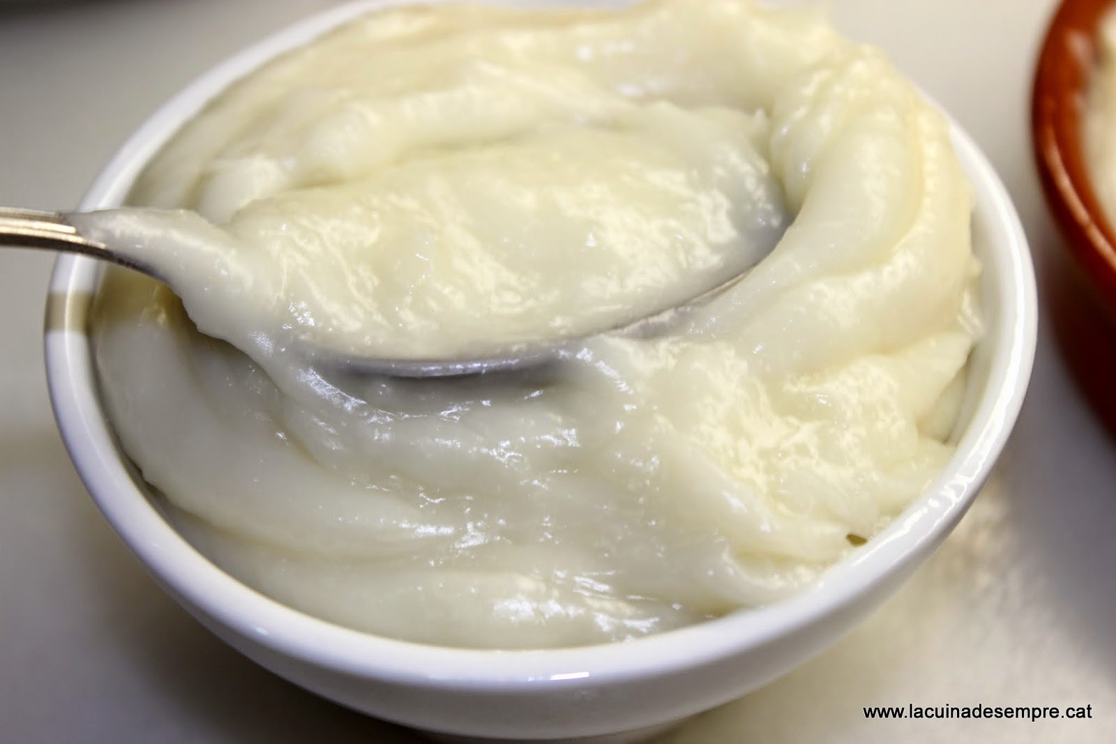 Menjar blanc, una de les postres més tradicionals i antigues de ...