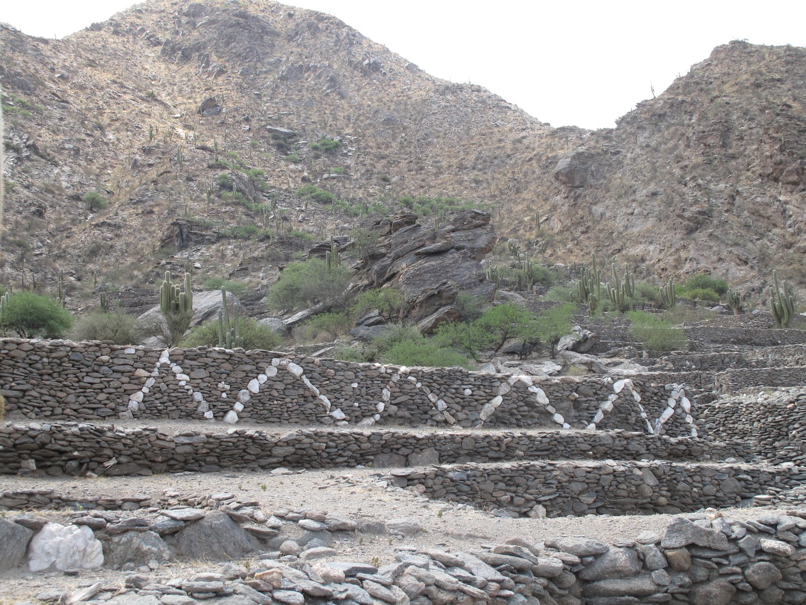POR TIERRA POR LA TIERRA: Las Ruinas de los Indios Quilmes