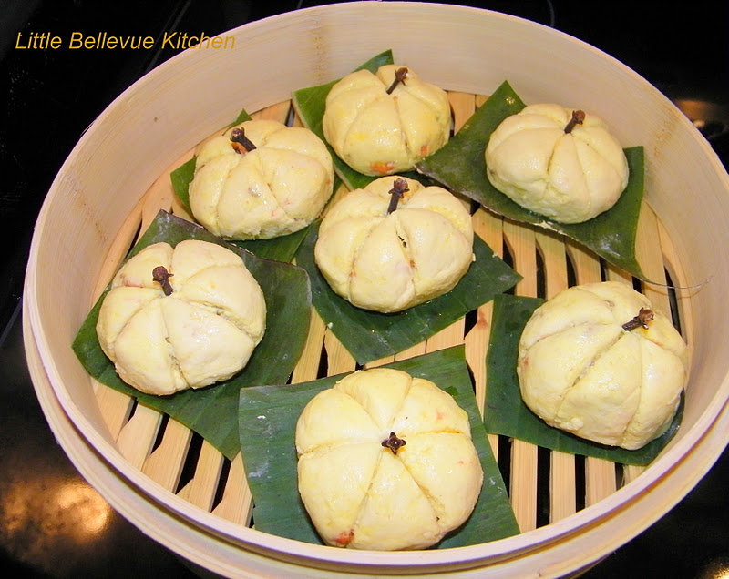 Little Bellevue Kitchen: Steamed Pumpkin Kueh with Minced Meat