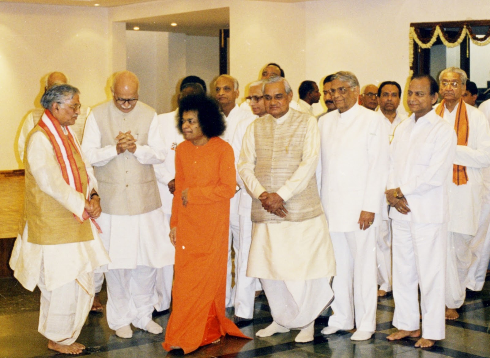 Sathya Sai with Students: What is True Secularism?