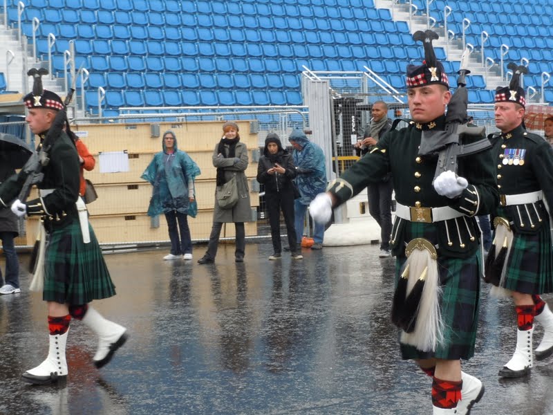 The Kim Show: Saturday in Edinburgh...Castle, guards, and a party!