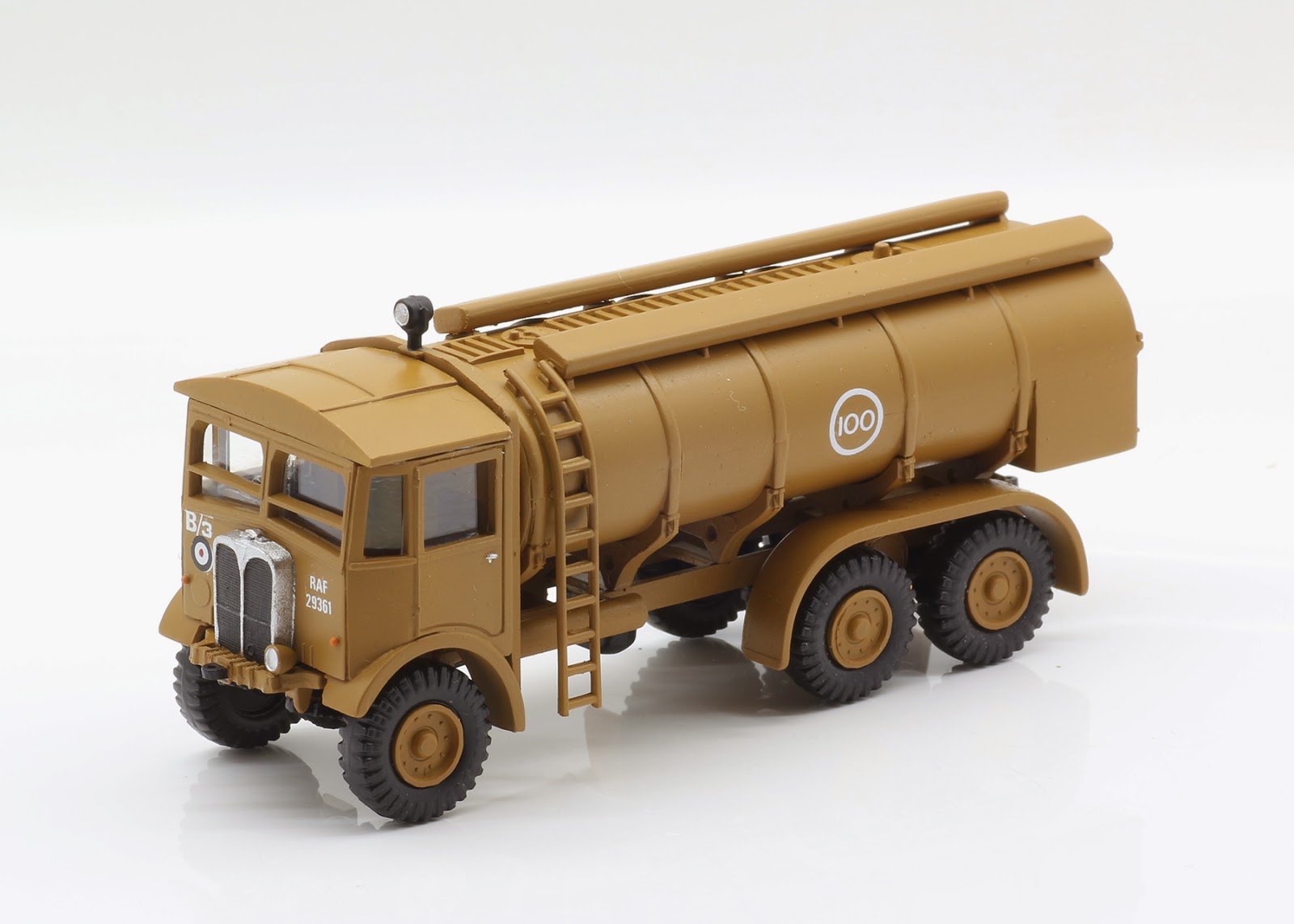 Incredible Mini Garage: AEC Matador 5Ton 854 6x6 1942 Airfix 1/72