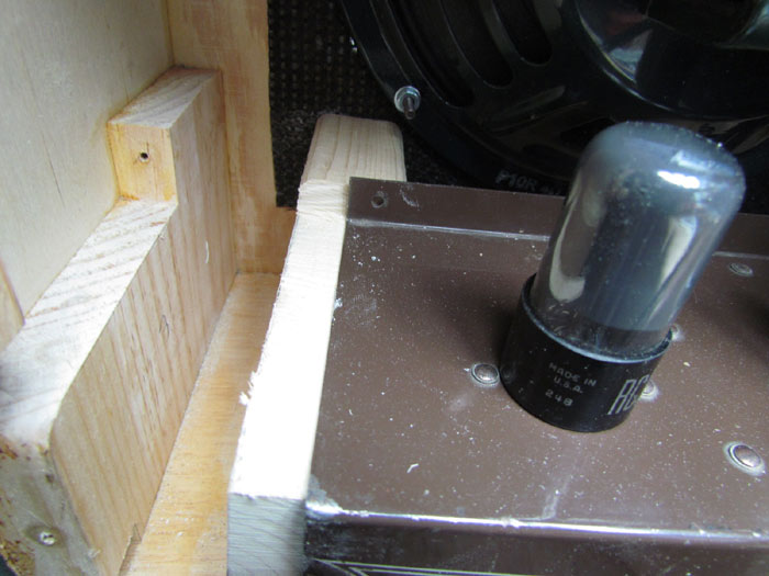 Valco Supro Spectator Amp Completed Crawls Backward (When Alarmed)