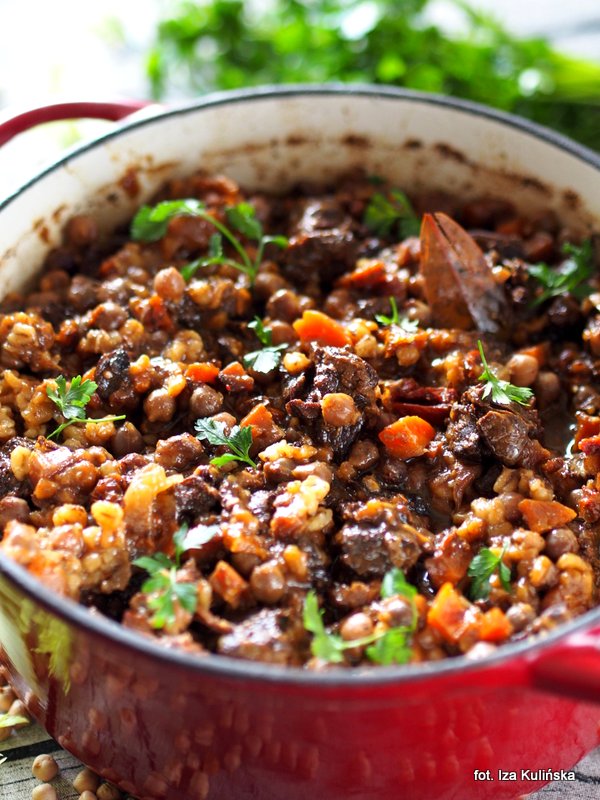 Czulent z policzkami wołowymi | Smaczna Pyza