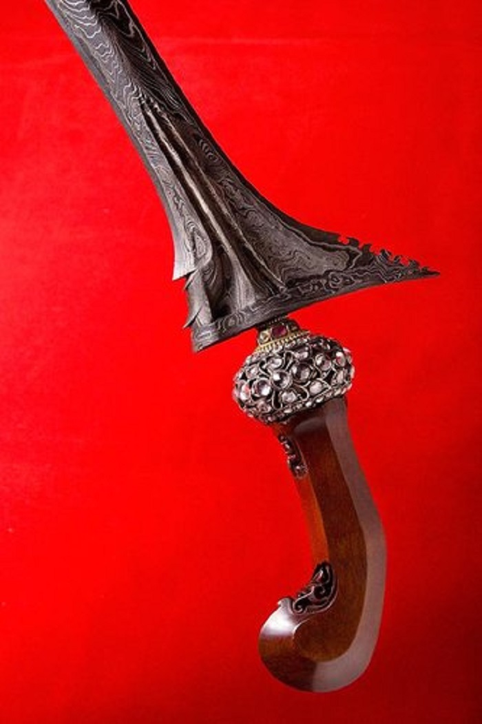 Ciri - Ciri Keris Pusaka dari Surakarta - Keris Jawa Pusaka