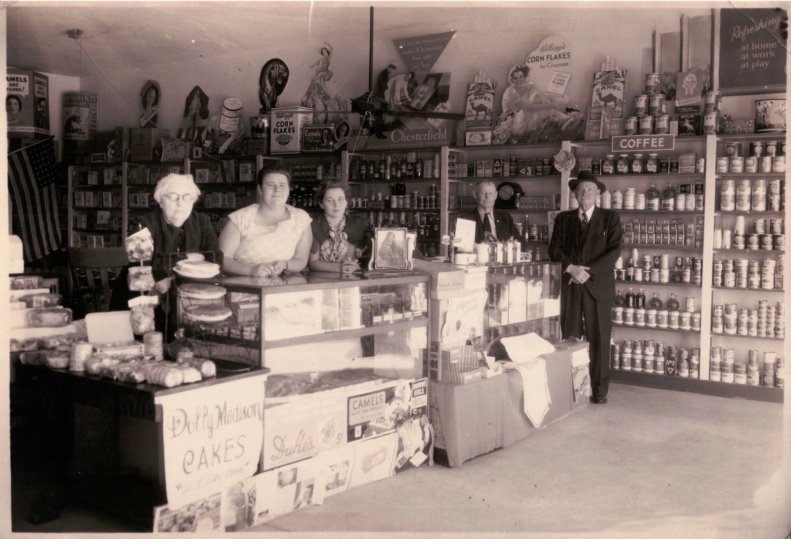 Cheerful Thrifty Door: Let's Look Inside a 1935 Grocery Store