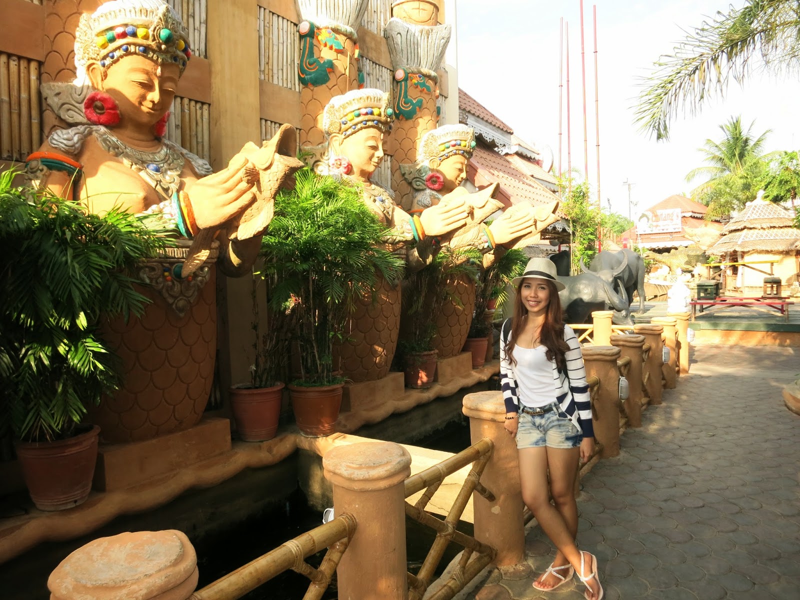 Mineeh11: Isdaan Floating Restaurant Experience