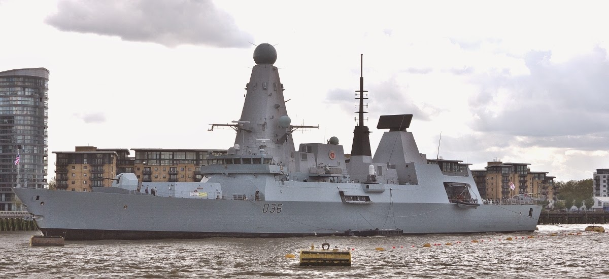 Paint-it-Pink: Après-Salute 2015: HMS Defender