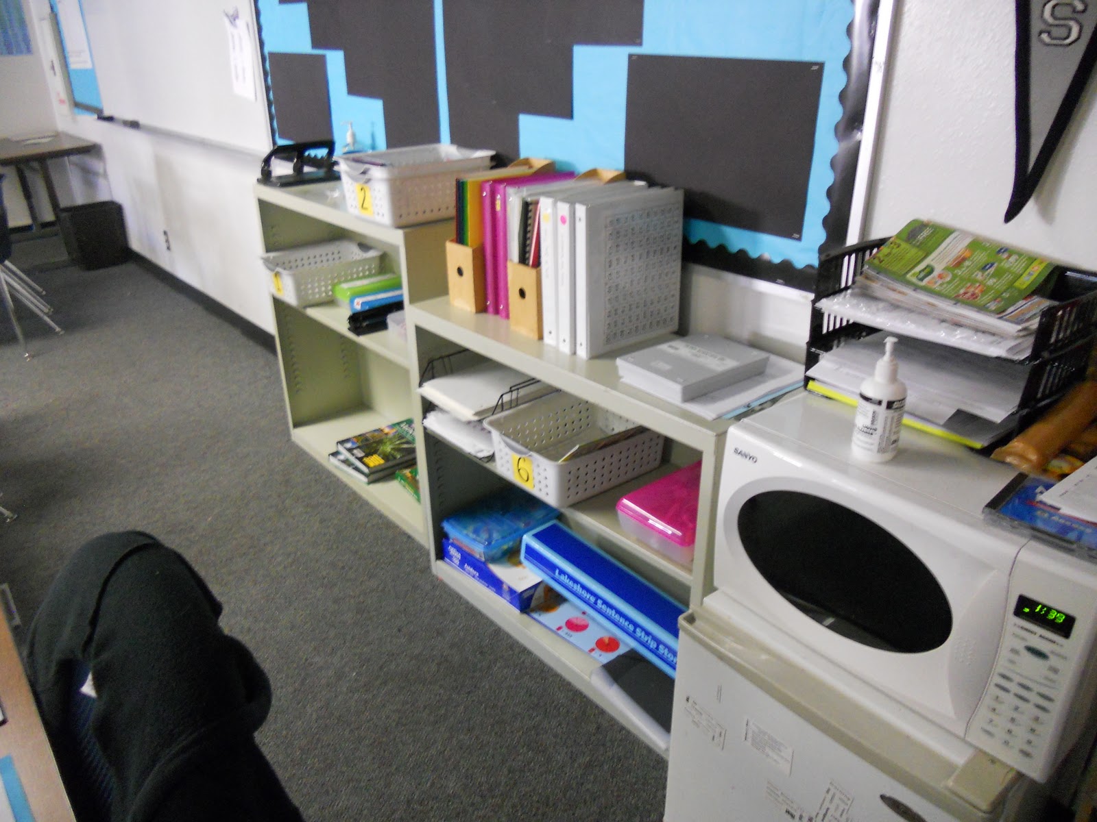 Life in Middle School: Clutter-Free Classroom Project: Week 1