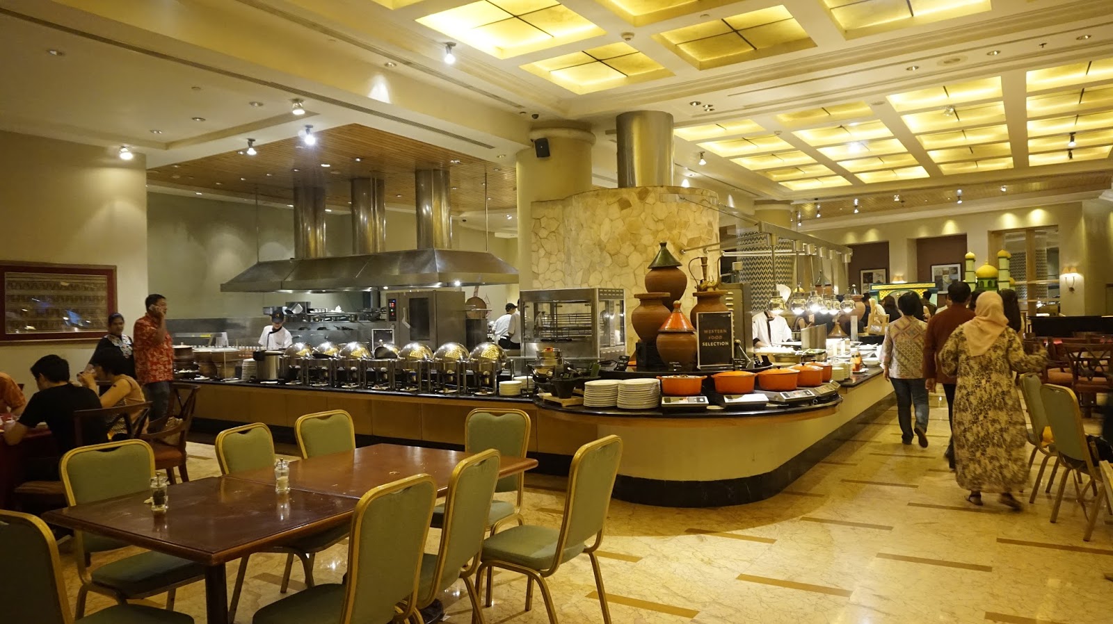 Astrid Amalia: Sailendra Restaurant and CakeBox Deli at JW Marriott ...