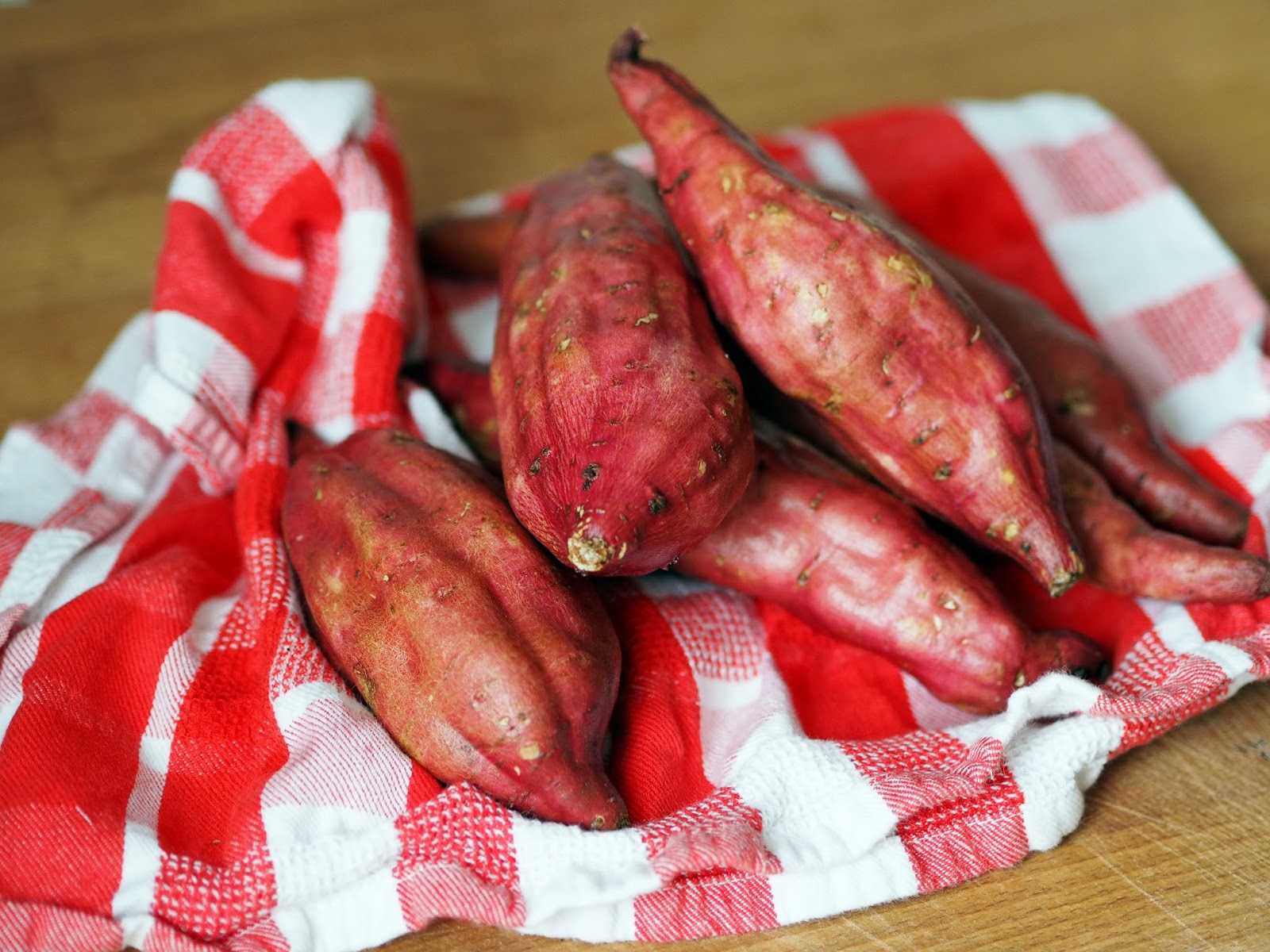 Smooth and cooking : PEČENÉ BATÁTY S UZENÝM A ČEDAREM