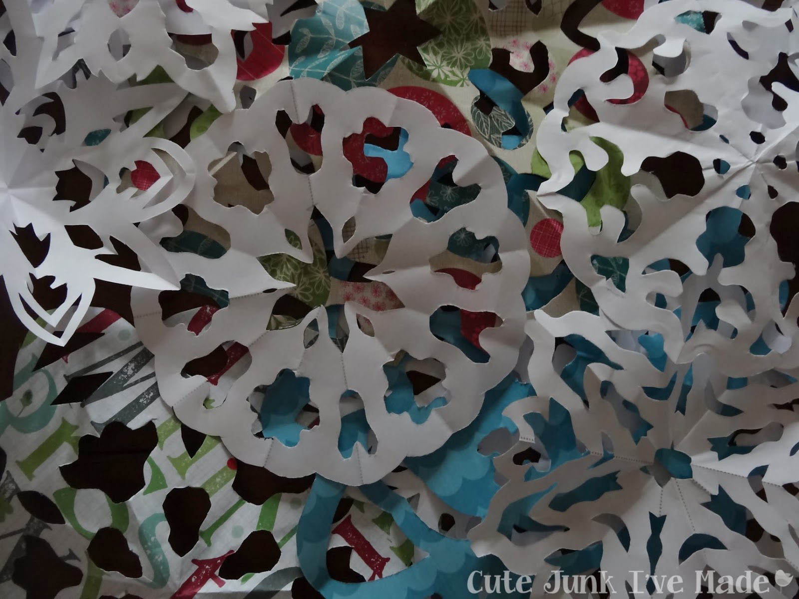 Cute Junk I've Made: Snowflake Curtain + FREE Printable Template