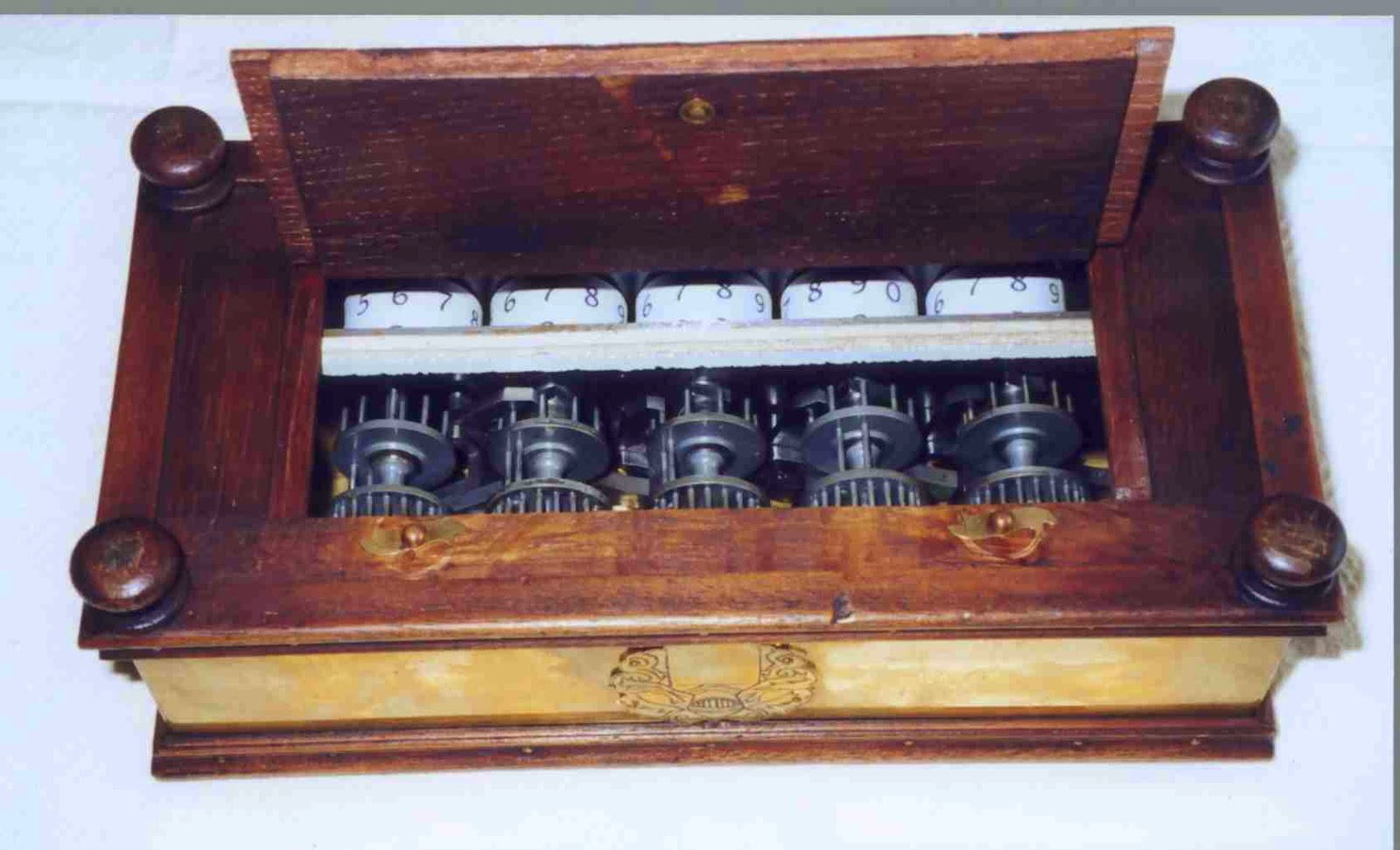 Dunia ICT Teacher Nik : Evolusi Komputer