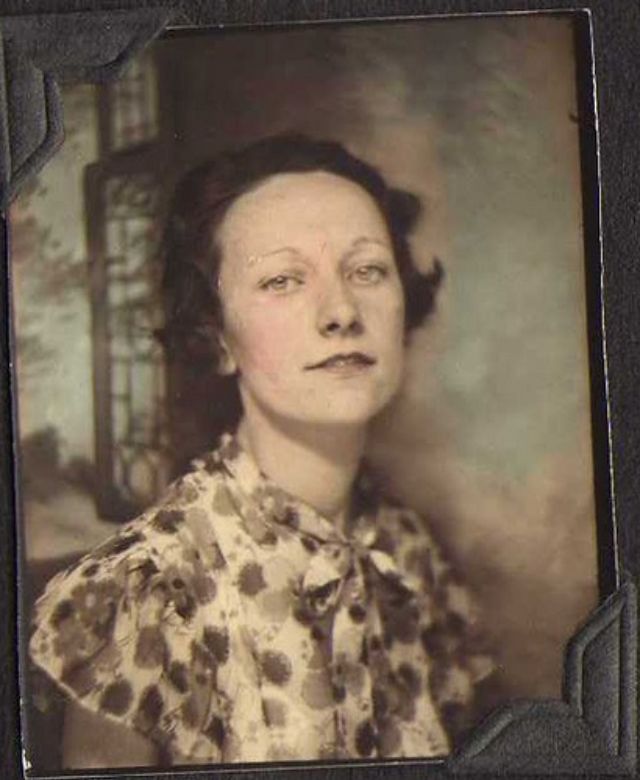 Beautiful Colorized Photo Booth Photos of a Kansas Lady in the 1930s ...