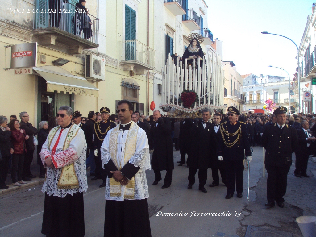 Voci e colori del Sud: La processione della Desolata a Bitonto