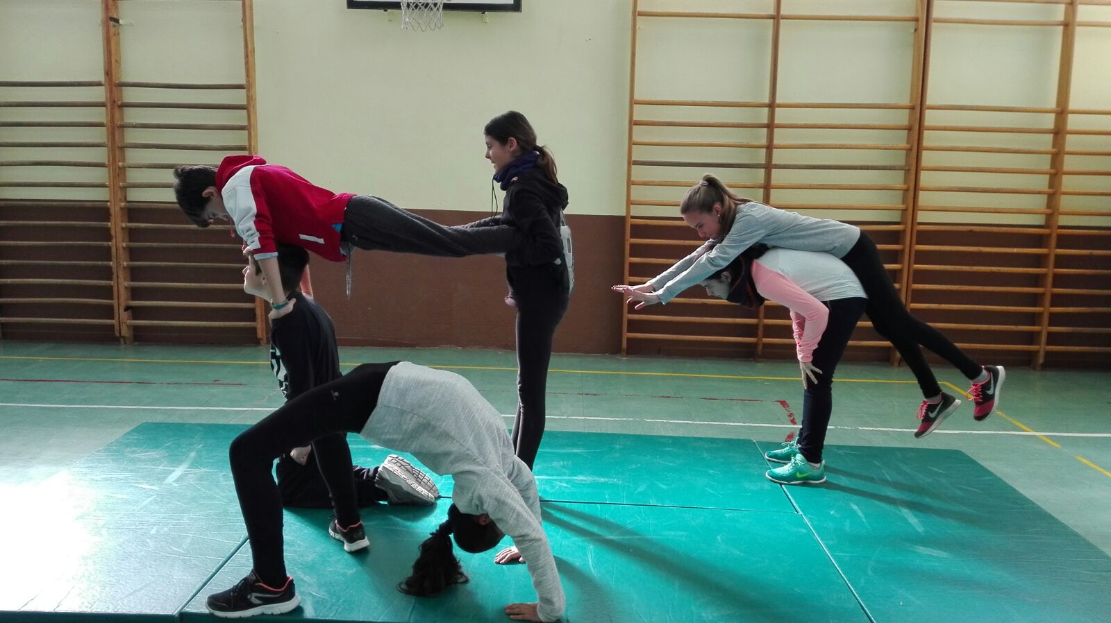 6th GRADE: Acrosport