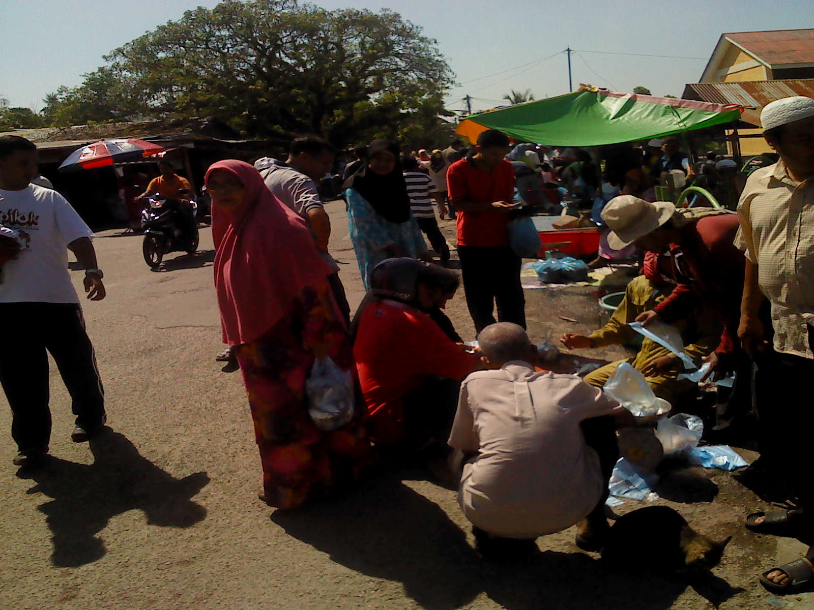 situ?mana?sini?bukan...sana laaaaa: PASAR IKAN PENAGA