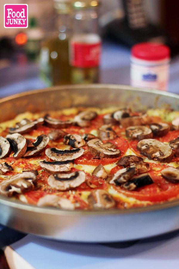 Food JUNKY: Pizza vegetariana de tomate y hongos