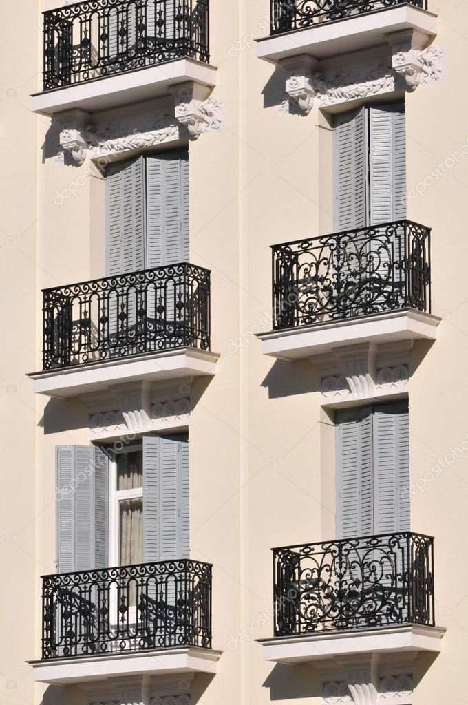Marzua: Balcones franceses