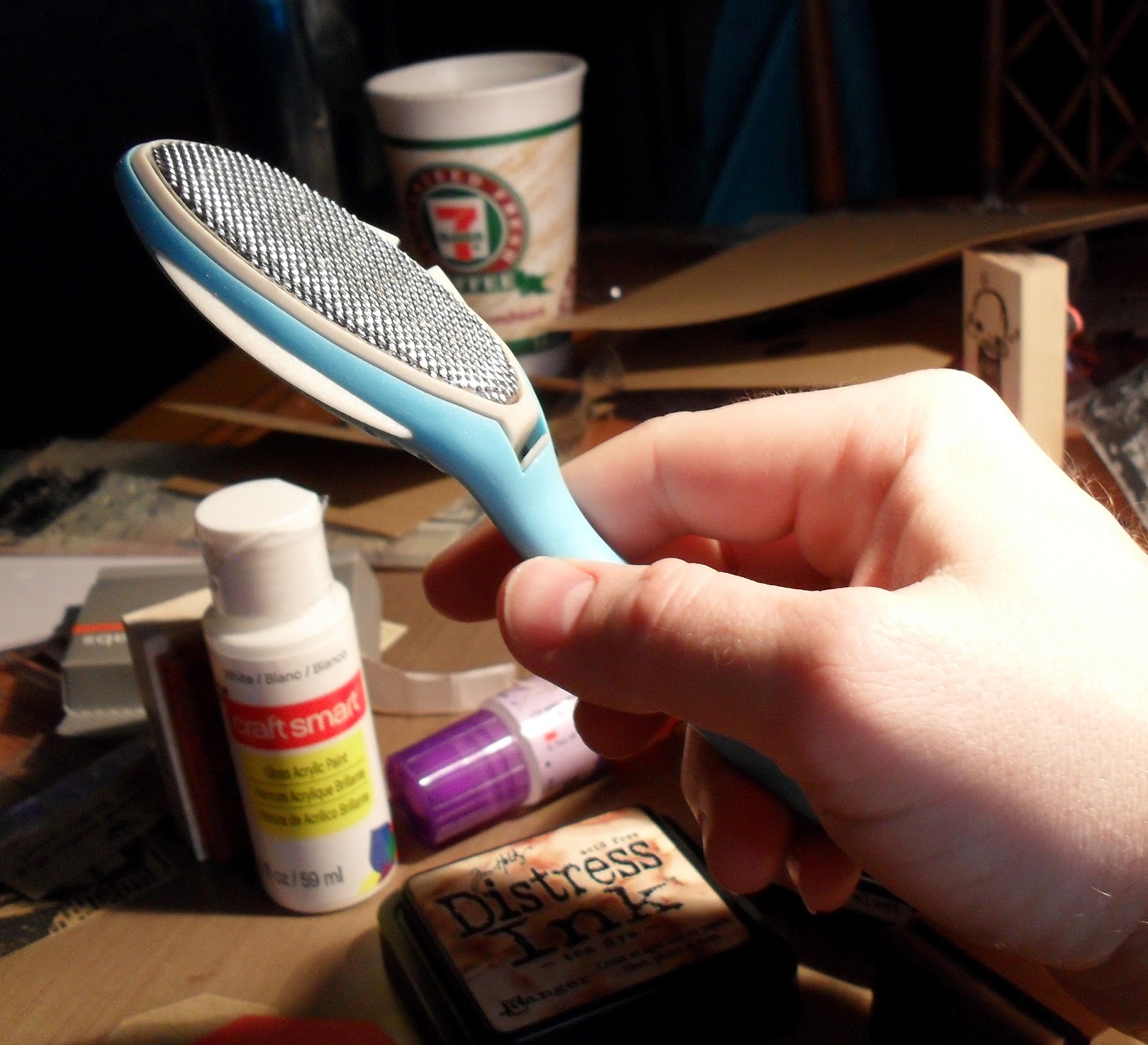 SCRAPiVERSE: Product Review: The Prima Ingvild Bolme Distressing Tool