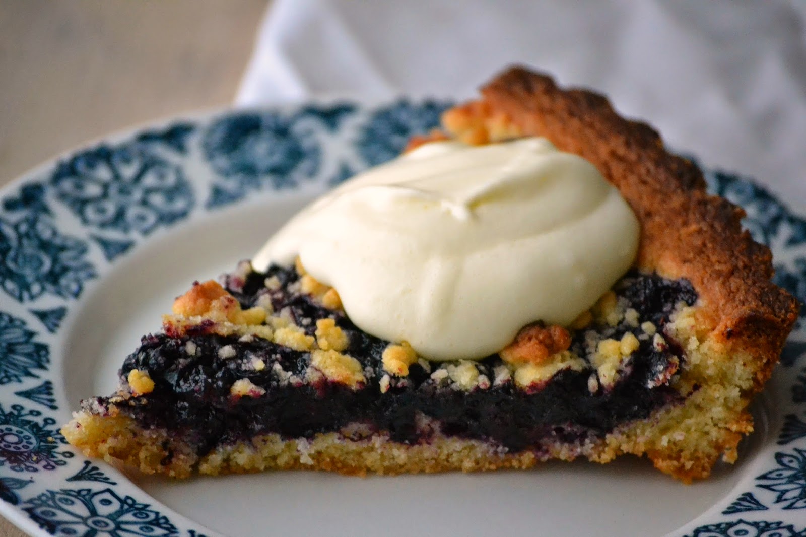 Suussasulavaa rakkautta: Perinteinen mustikkapiirakka