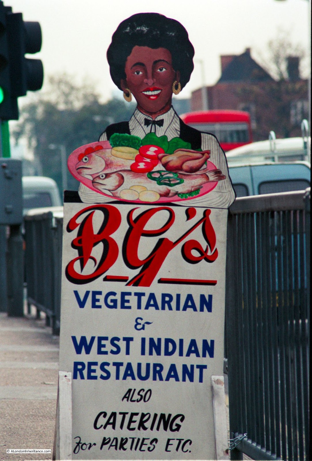 33 Fascinating Photographs That Show What London Shops Looked Like in ...