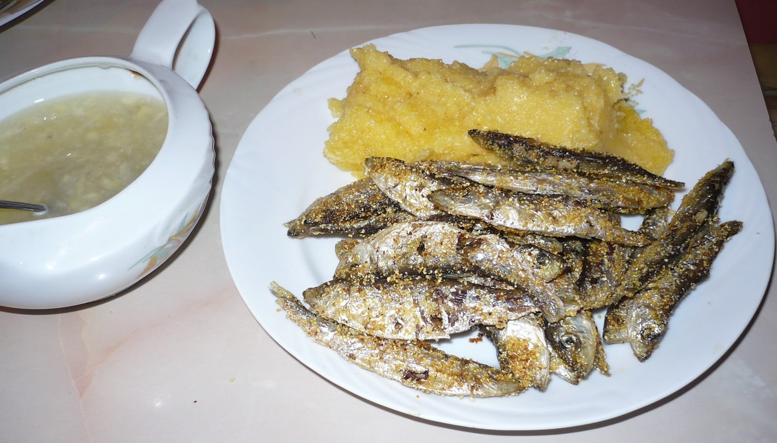 retete culinare - simple si delicioase: Hamsii prajite cu faina si malai