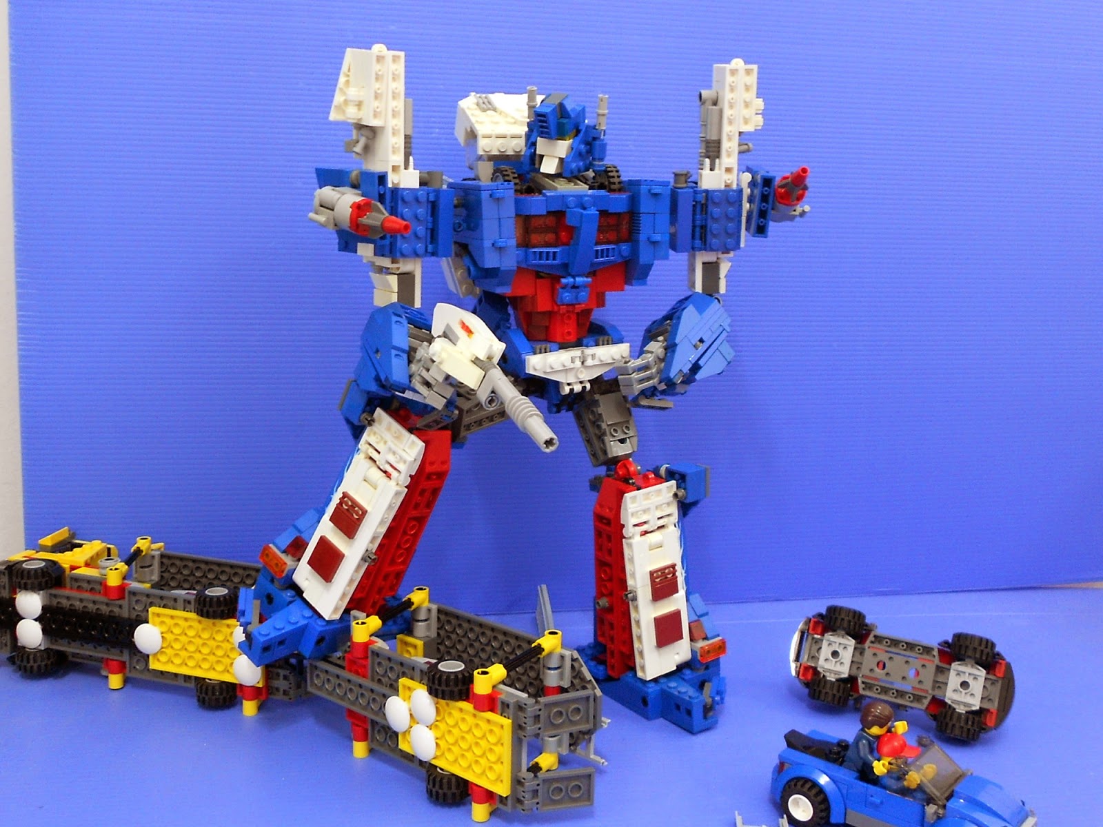 Alanyuppie's LEGO Transformers: LEGO Ultra magnus: Part 3 of 3 (Robot mode)