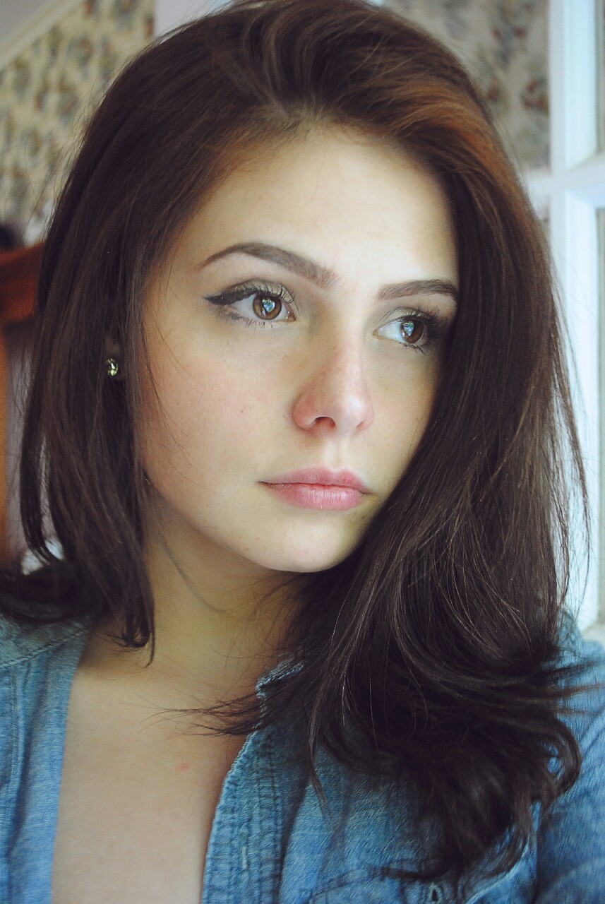 Calvin's Canadian Cave of Coolness: Monday Model Behavior - Kylie Parks