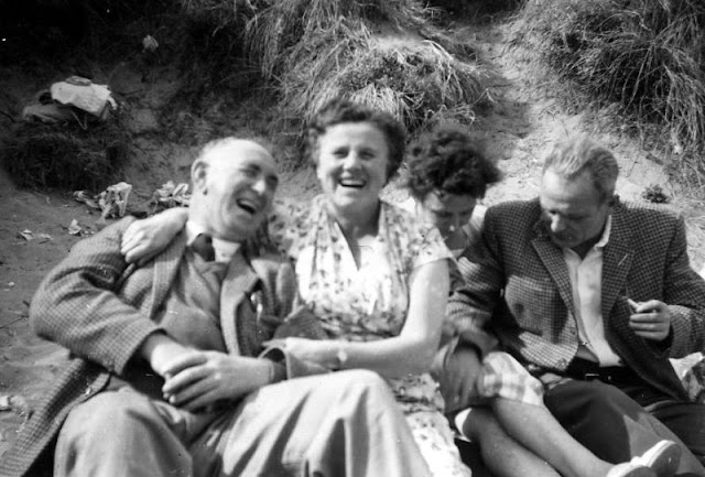 You Make Me Laugh! Here Is a Cool Snap Collection of People Laughing in ...