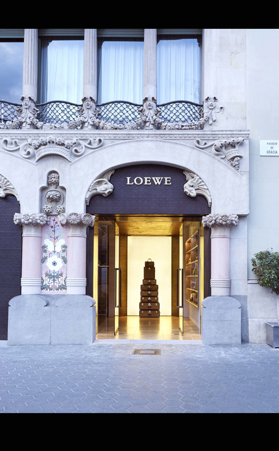 Superfluo Imprescindible: El nuevo Loewe, en Barcelona