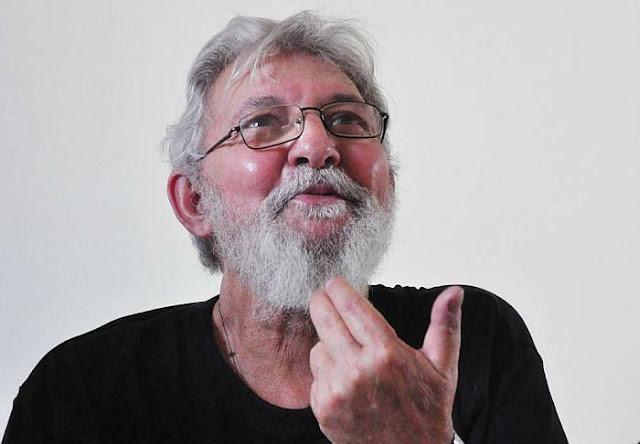 Letra irreverente: Fidel Galván y el telón que nunca cae