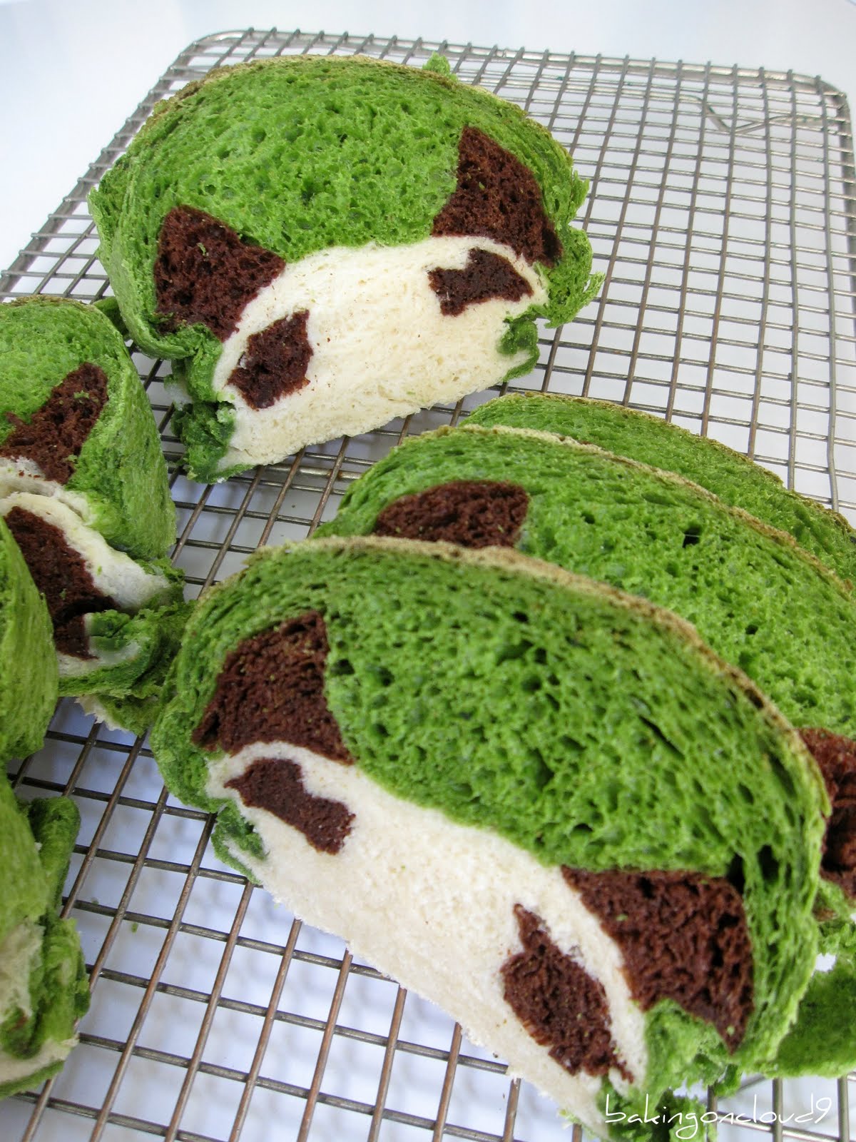 Baking on Cloud 9: Kawaii panda bread