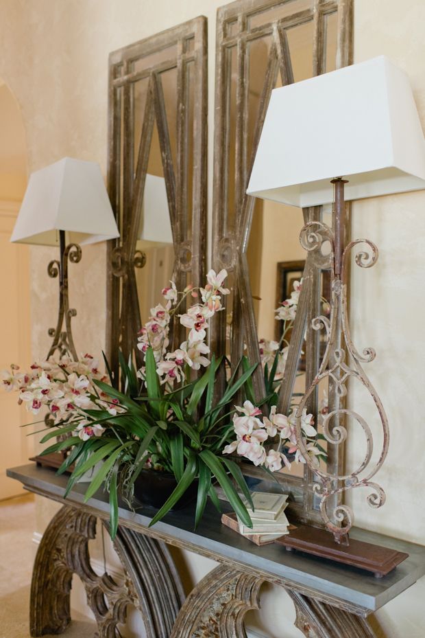 New Home Interior Design: Foyer Flower Arrangement