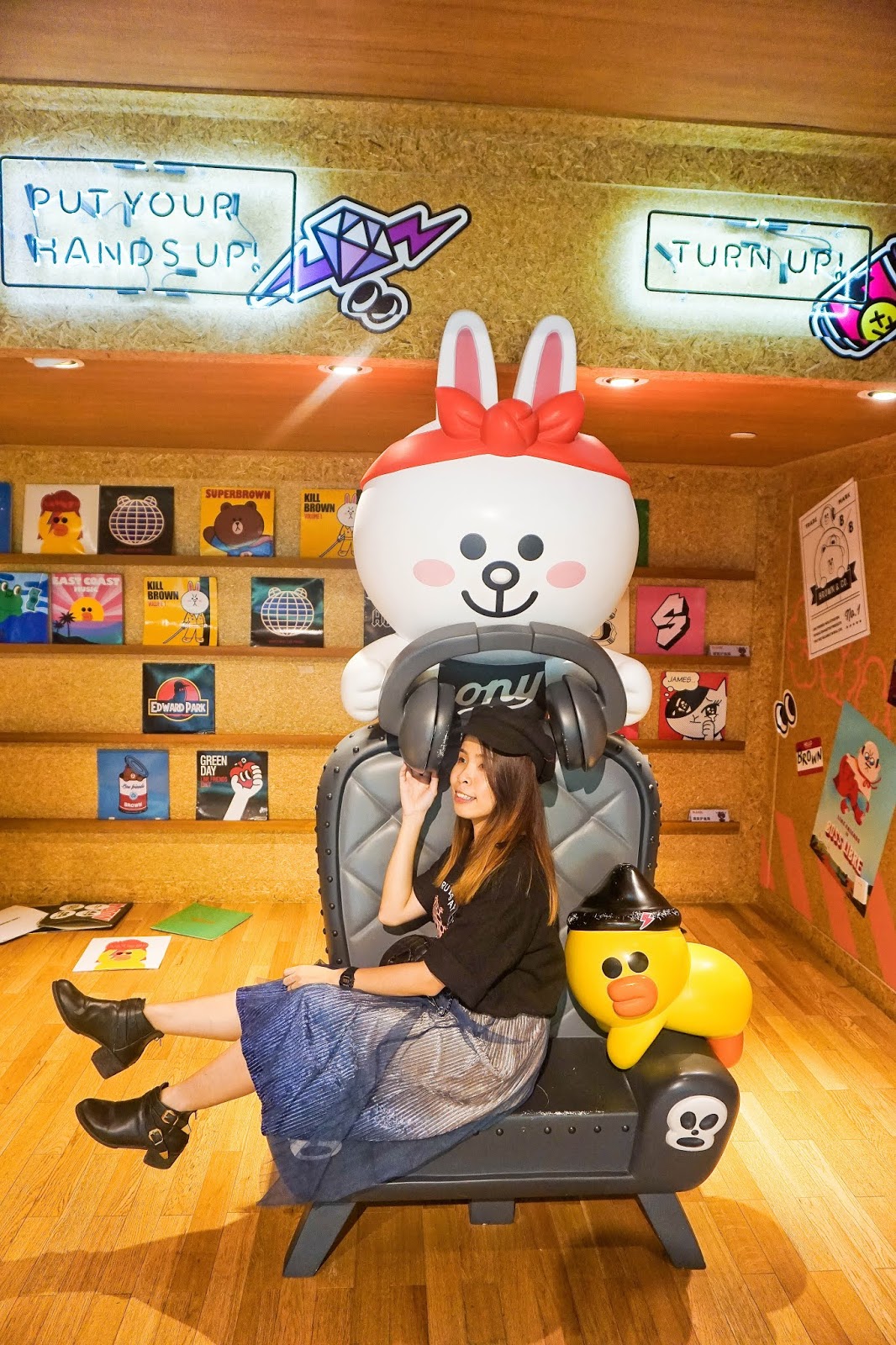 LARGEST LINE FRIENDS Store, Hang Zhou | 最大的LINE FRIENDS 店在杭州中国 ...