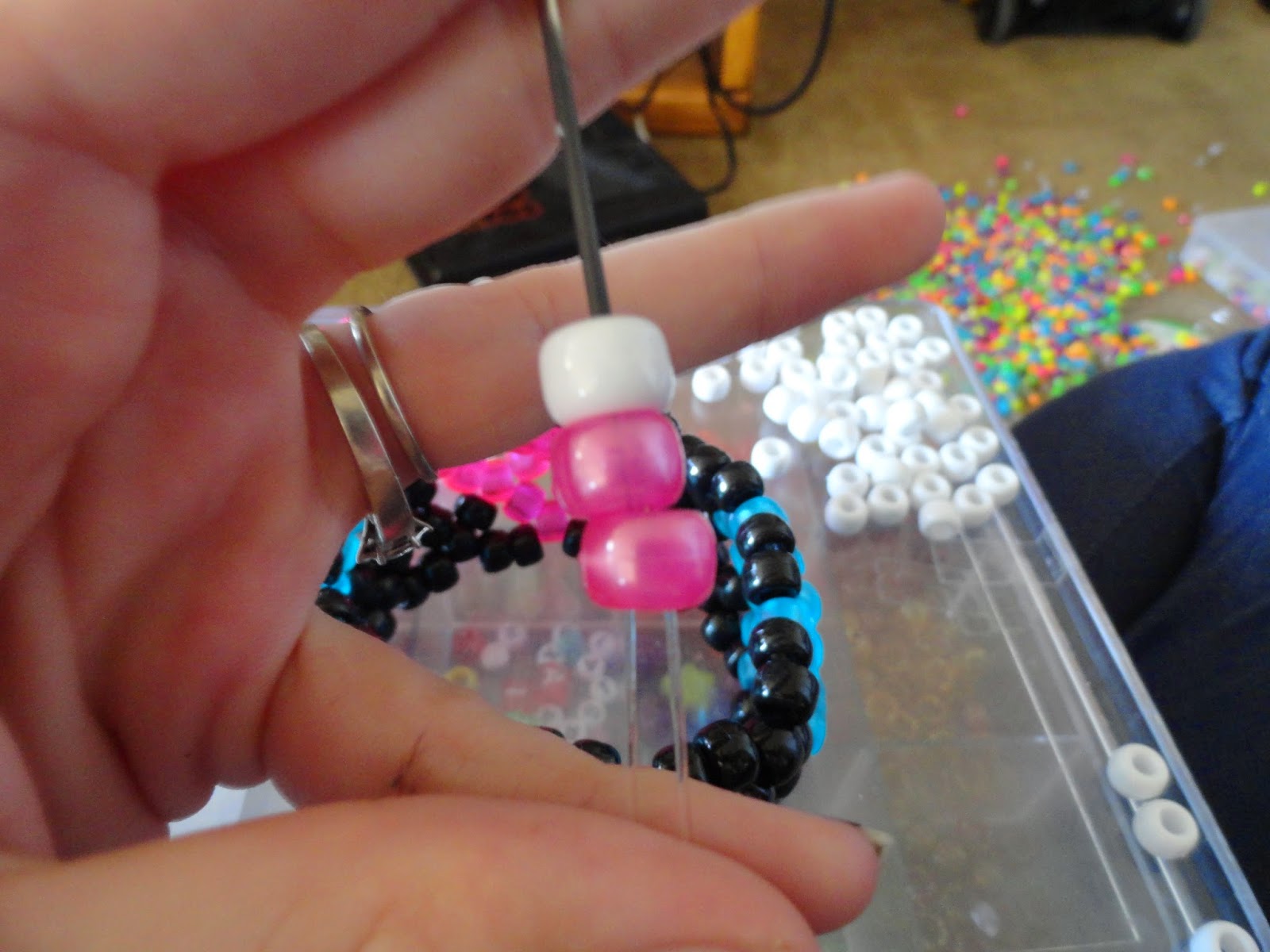 Ooh Piece of Kandi: How To Make: Heart XBase Cuff