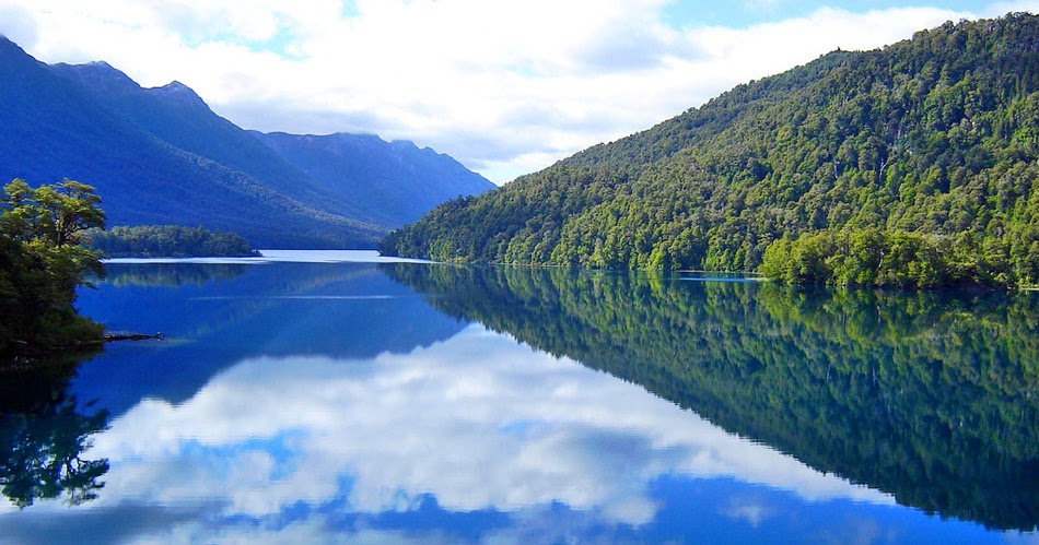 Lagos in universo: Lago Espejo