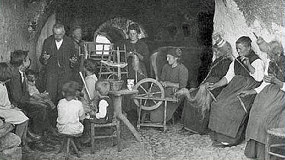 Antichi mestieri: A "far filò" nel tepore della stalla (mentre si ...