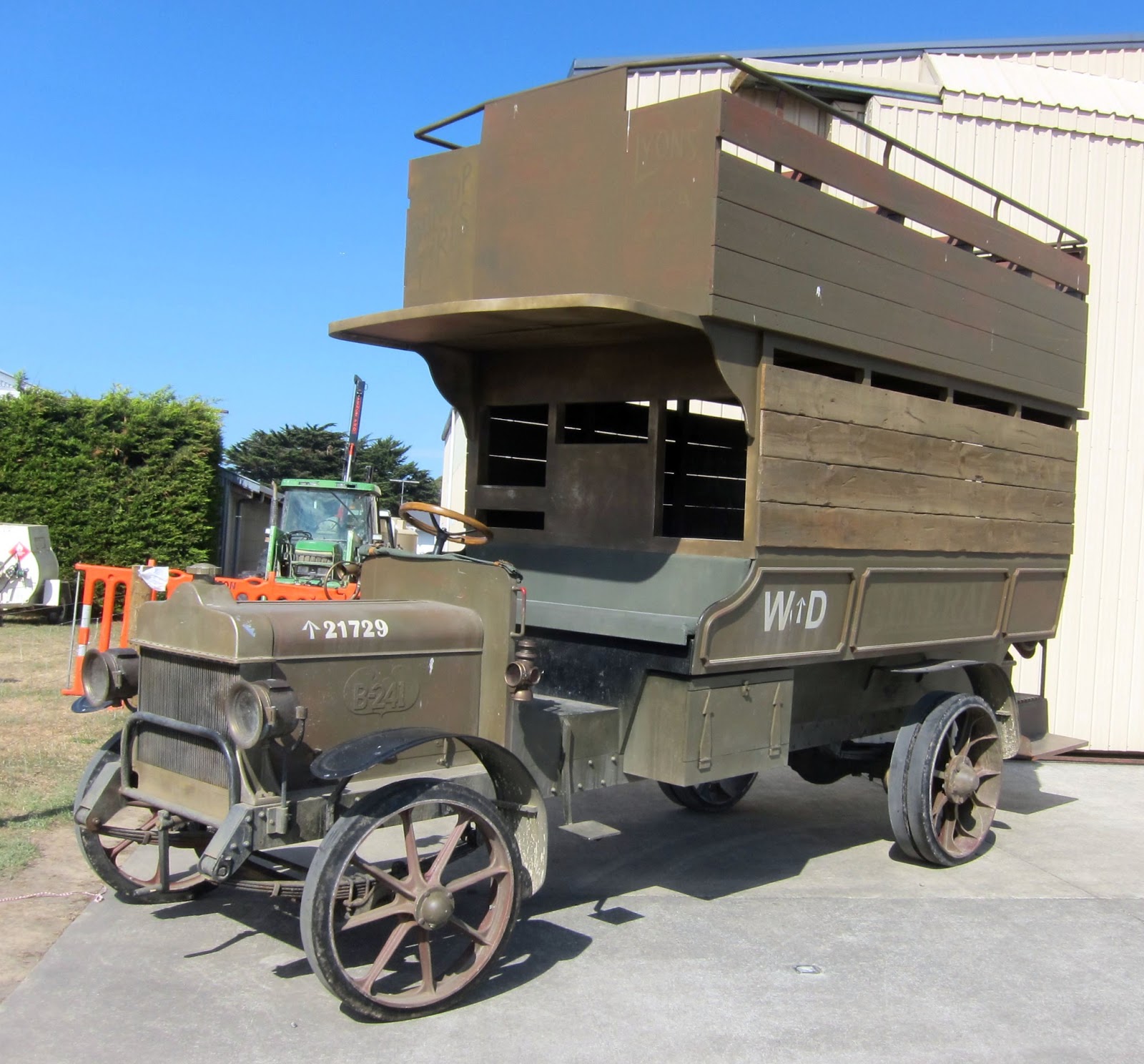 transpress nz: War Department requisitioned London Bus, WW1