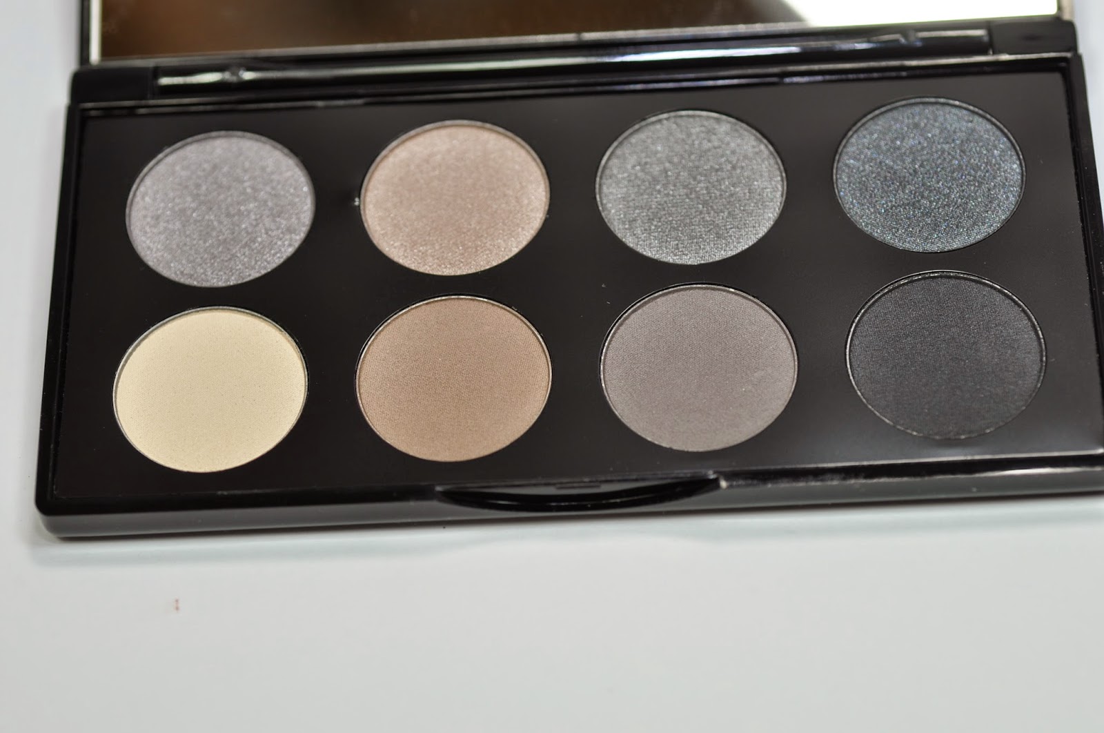 Glō∙Minerals Alloy Eyes Collection Eye Shadow Palette Swatches, Look ...