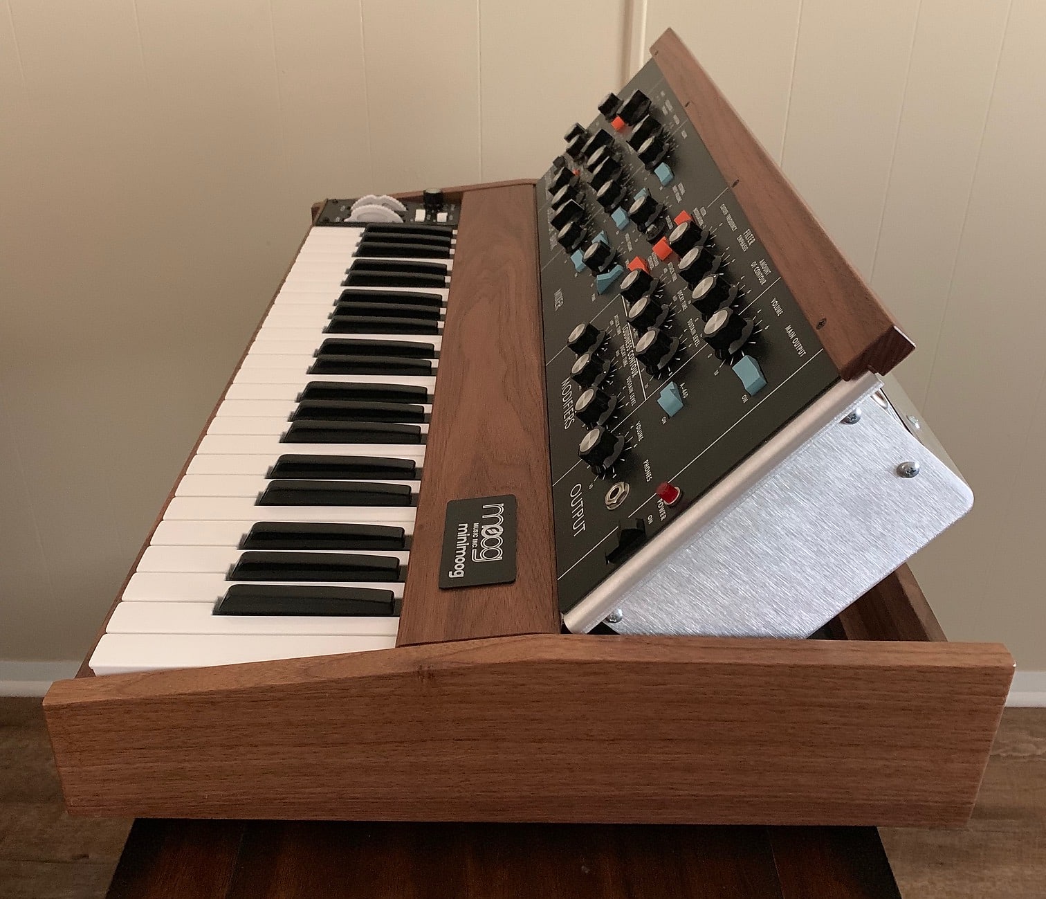 MATRIXSYNTH: Moog MiniMoog Model D Reissue - Rare Walnut Edition